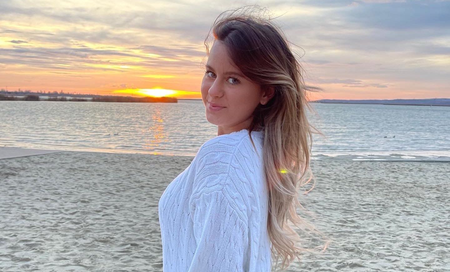 Forstner Csenge mesés outfitben jelent meg a Fashion Week-en | Középsuli.hu